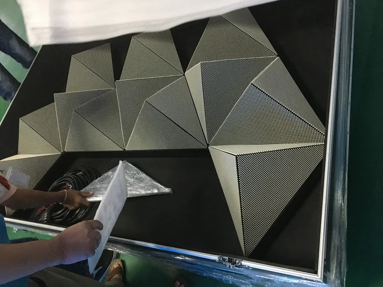 Indoor P5 Led Dj Table Triangle Booth| Alibaba.com