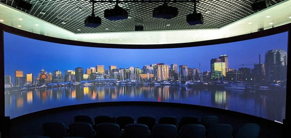 Large Curved Projection Screens for Flight Simulators