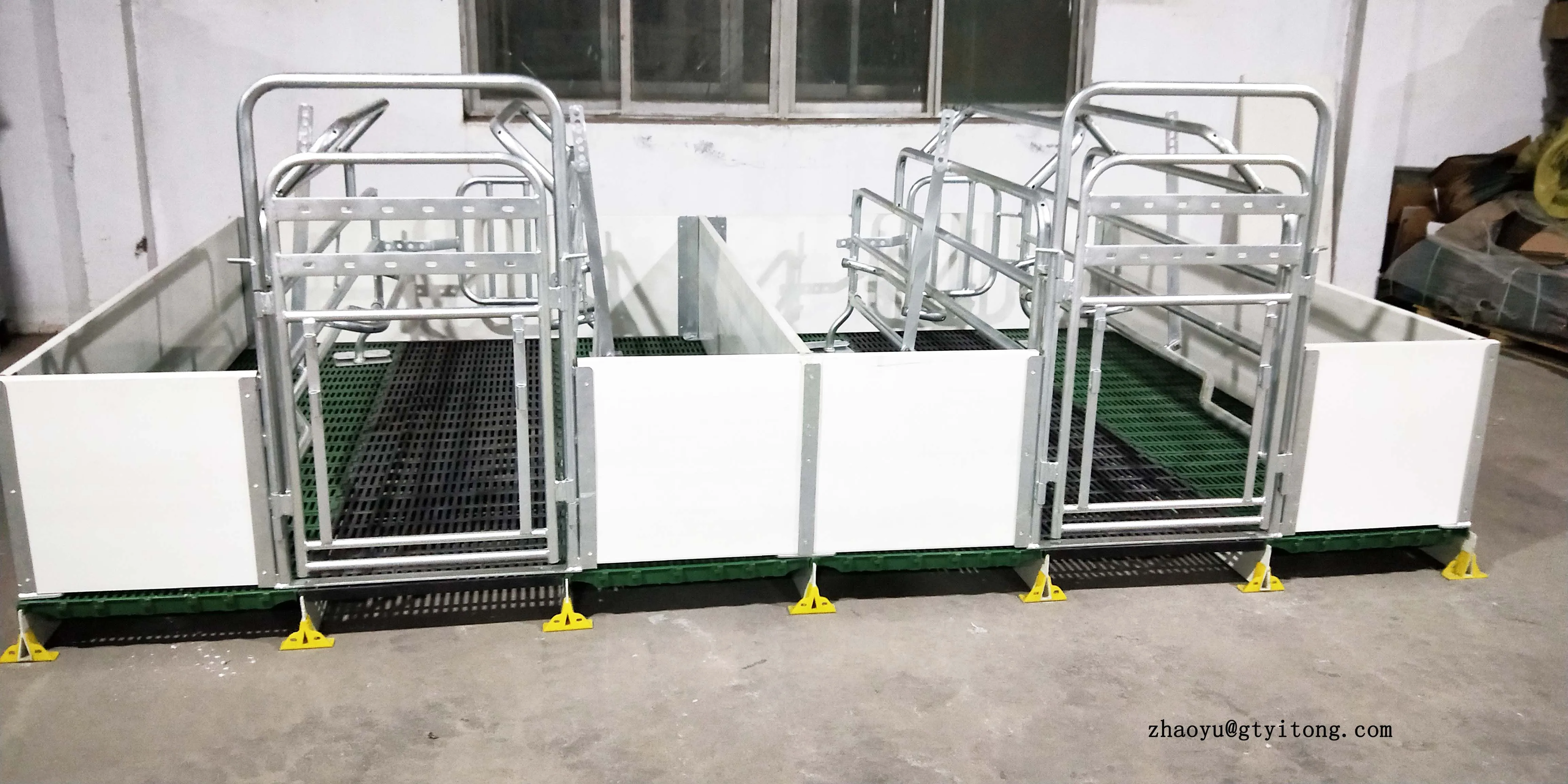 Farrowing Crates - Durable Animal Cages for Pig Farms
