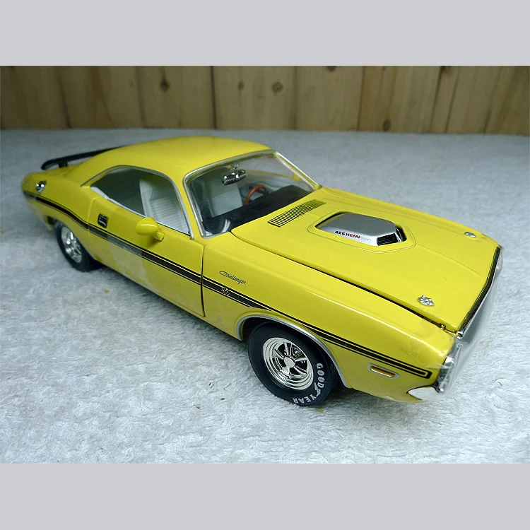 Race Car Model 1:24 Dodge Challenger RT Diecast Model Car