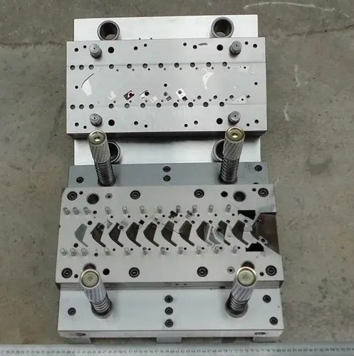 China Precision Progressive 24v Power Pin Connector Punch Die,Press ...