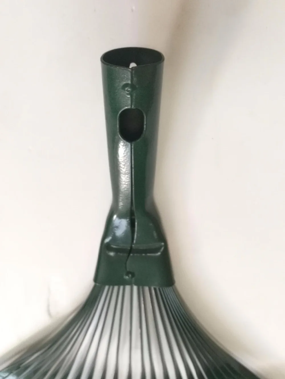 Garden Steel Leaf Rake Green Color 18 Teeth Or 22 Teeth Tb-001 - Buy ...