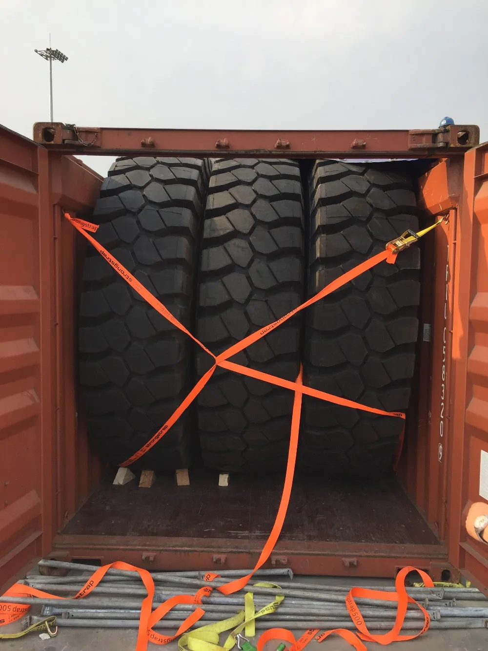 Good Quality Tire,27.00r49,30.00r51,33.00r51,37.00r57,40.00r57,Off The ...