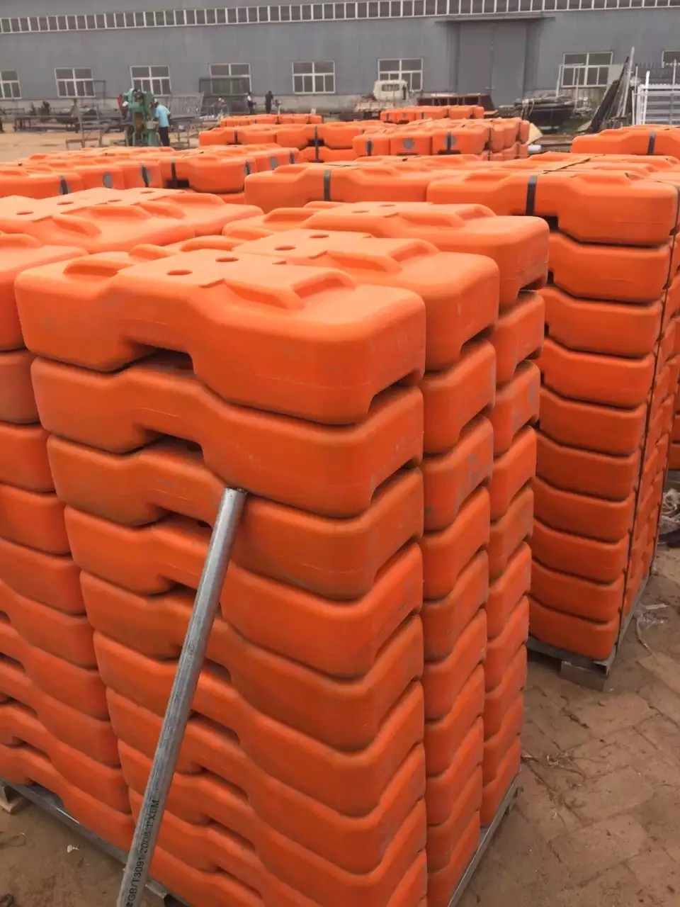 Hot Sale Cheap Blow Mould Concrete Cheap Temporary Fence Post Base ...