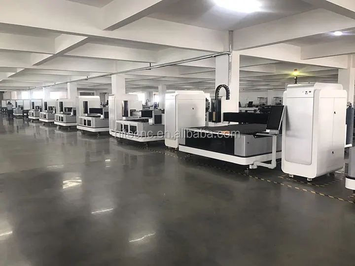 China Manufacturer Metal Pipe Fiber Laser Cutting Machine For Steel ...