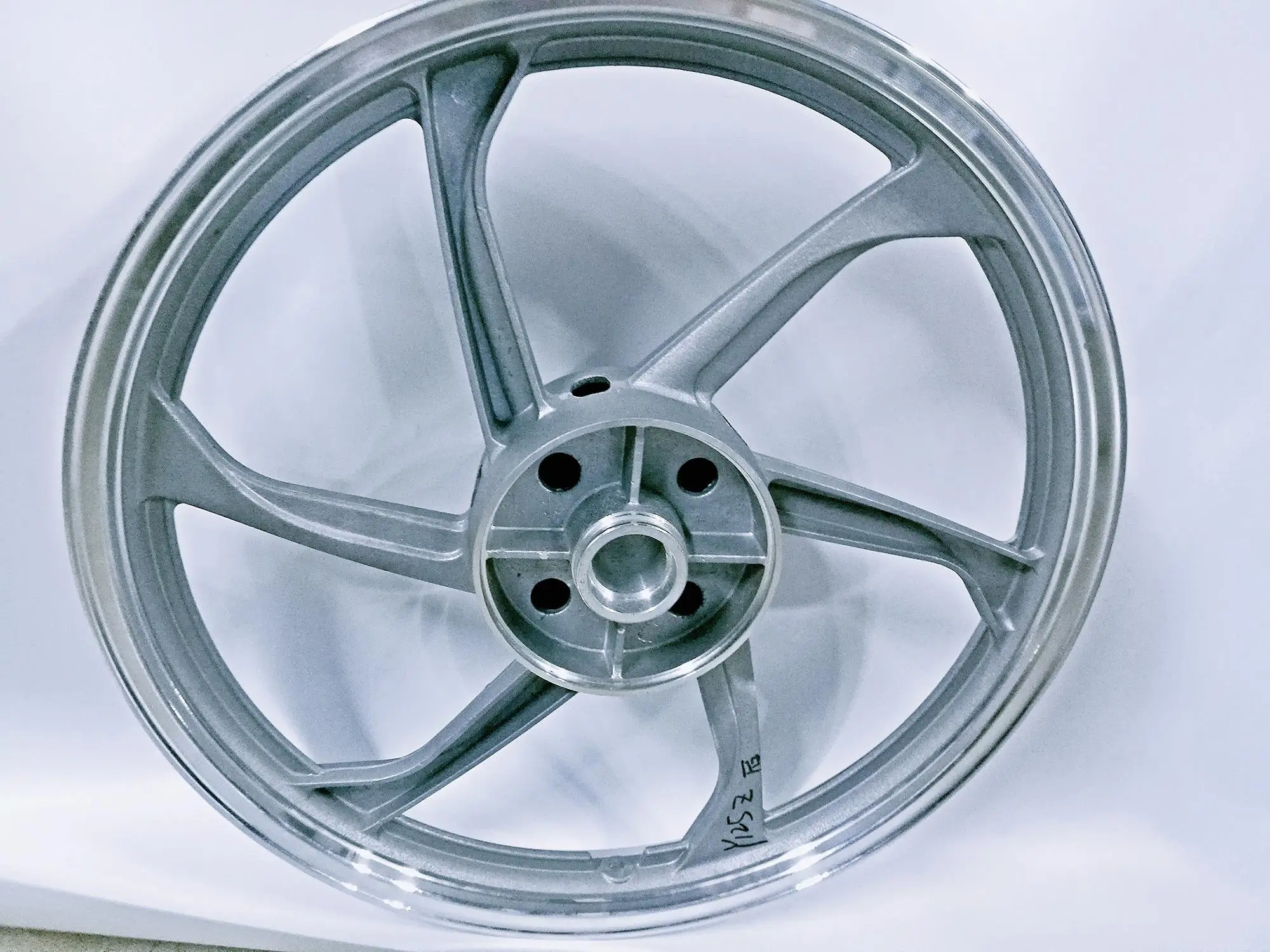 Motorcycle Parts 17 Inch Motorcycle Spoke Rim 6 Holes Y125z Alloy Rim ...