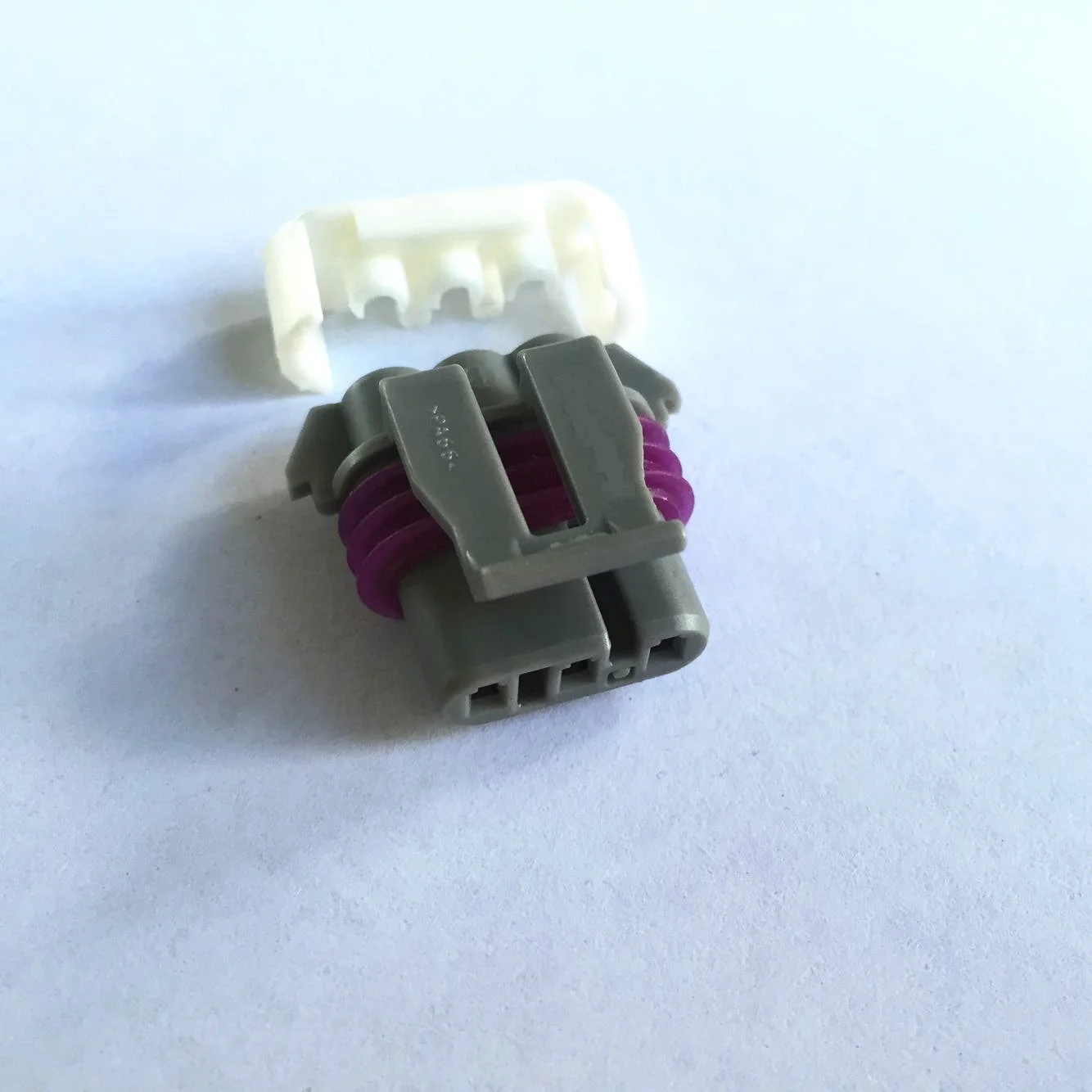 3 Pin Automotive Metri-Pack 150 Series PA66 Grey Connector With Lock ...