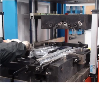 300t Composite Insulators Making Machine For Silicone Rubber Insulator ...