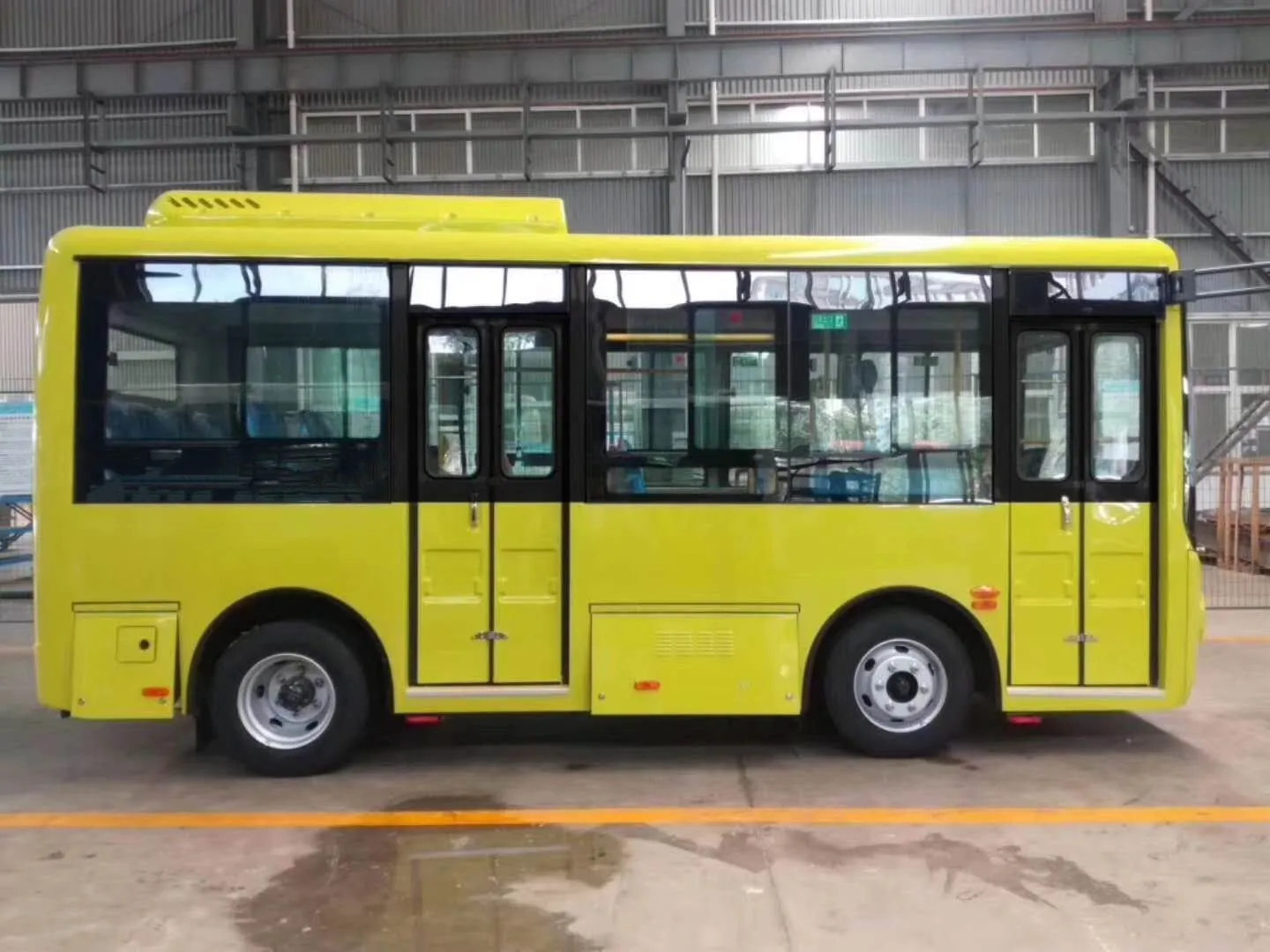 6M 15 Seats Low Floor Electric Bus for Sale - 220km Mileage
