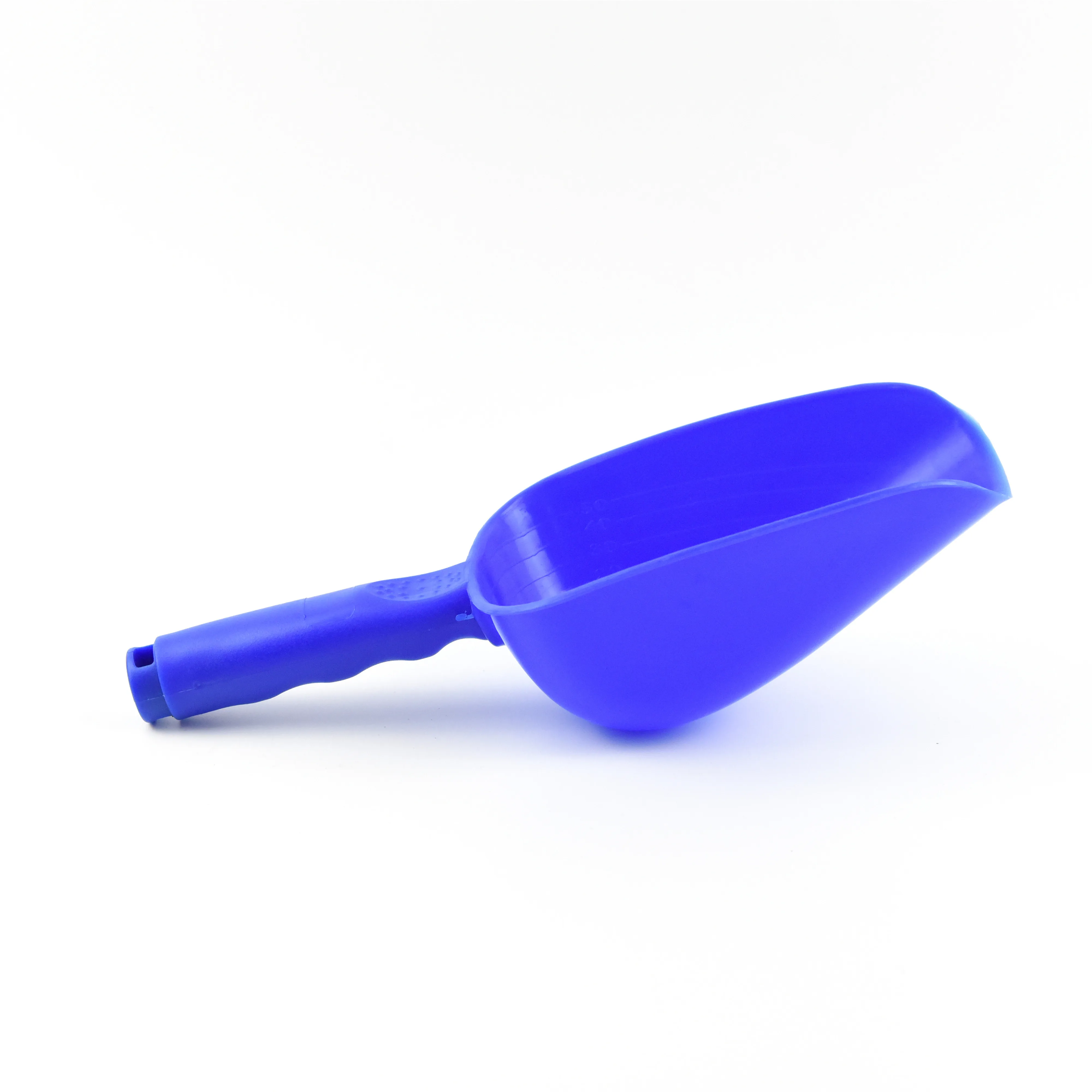 Eco-friendly Plastic Feed Scoop for Horses - 1 Quart
