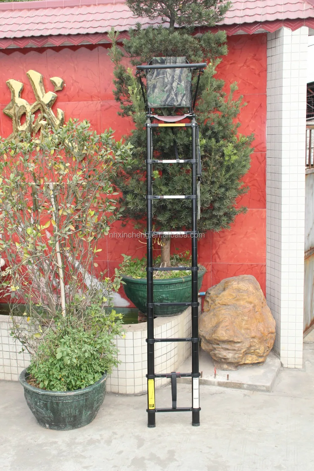 Outdoor Folding Telescopic Hunting Tree Stand Ladder