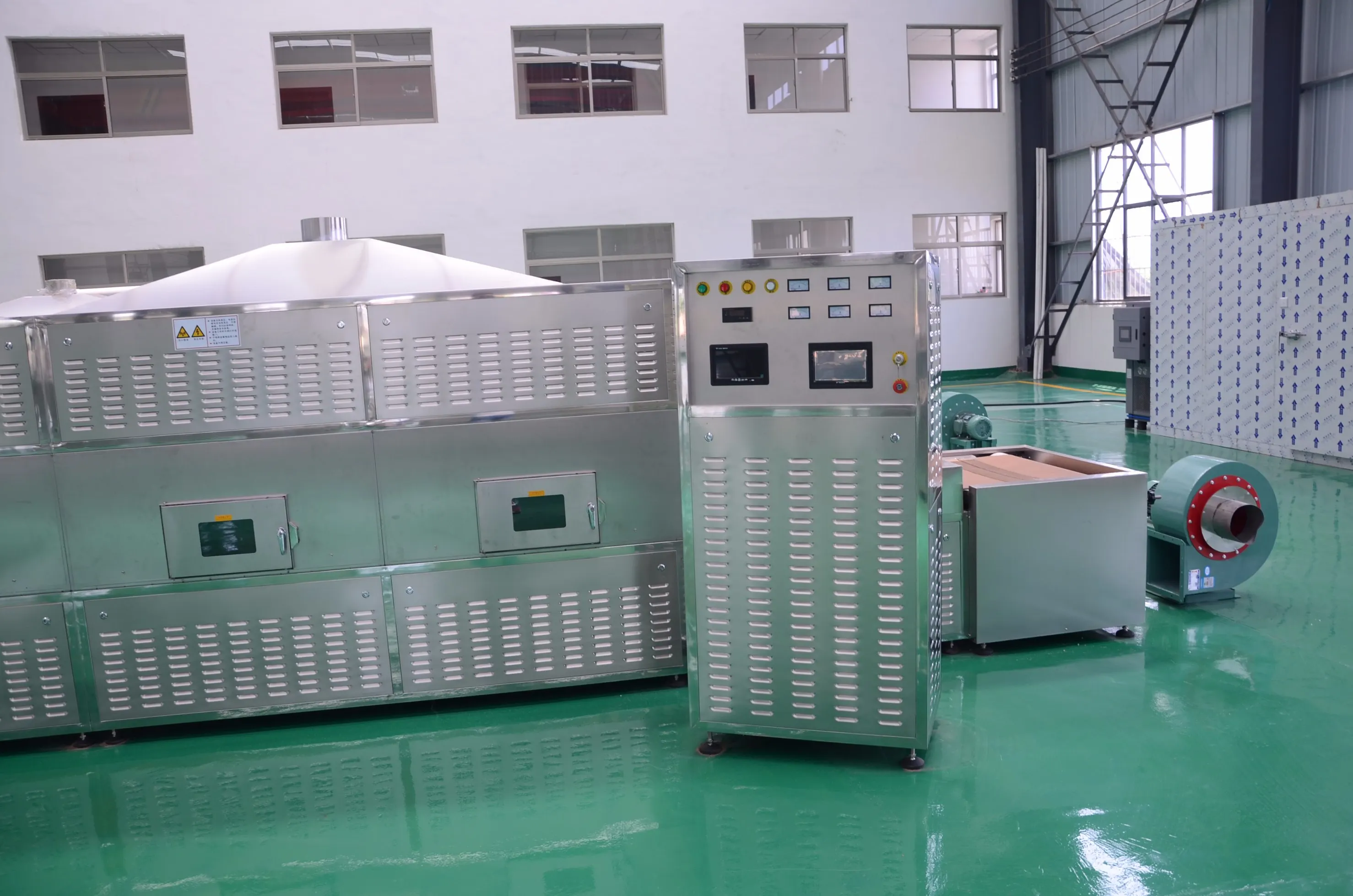 Efficient Hay Drying with Easy Operation Microwave Dryer