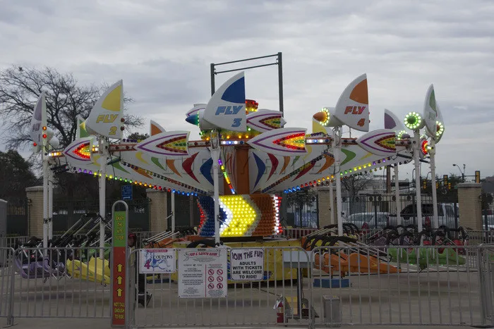 Double Flying Chair Lifting Paratrooper - Fun Amusement Ride