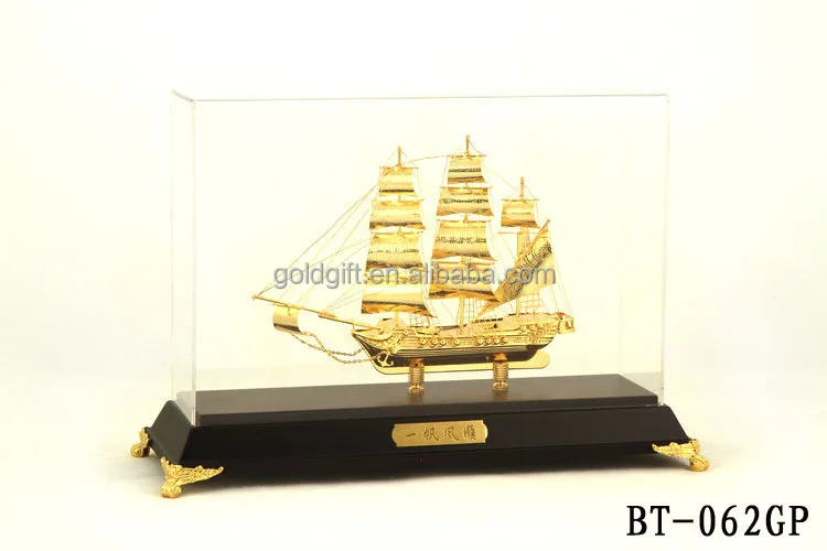 Golden Boat with Wooden Base for Display Gifts - Shenzhen Goldgift