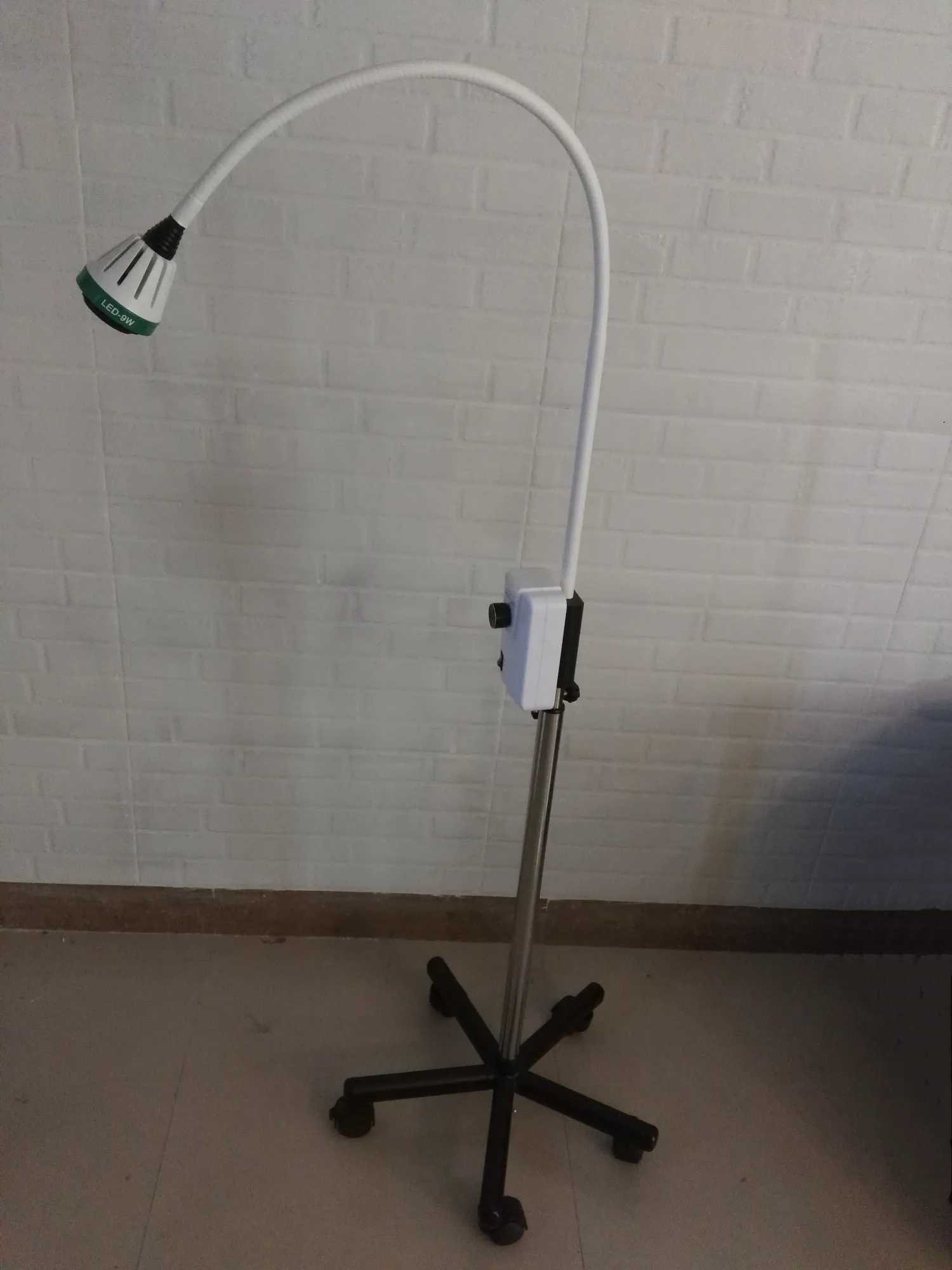 China Supplier Movable Led Ent Surgical Lamp For Medical Examination ...