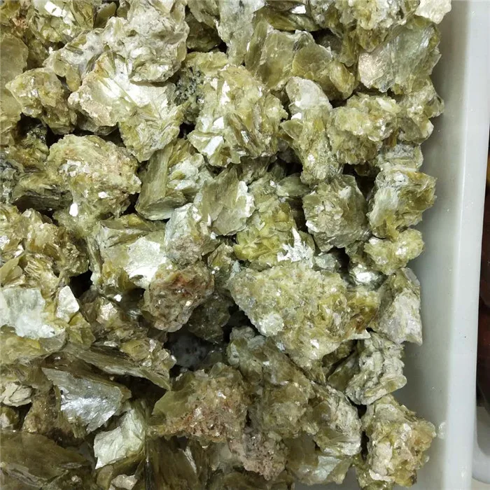 Wholesale Natural Golden Mica Flakes Quartz Crystal Stone For ...