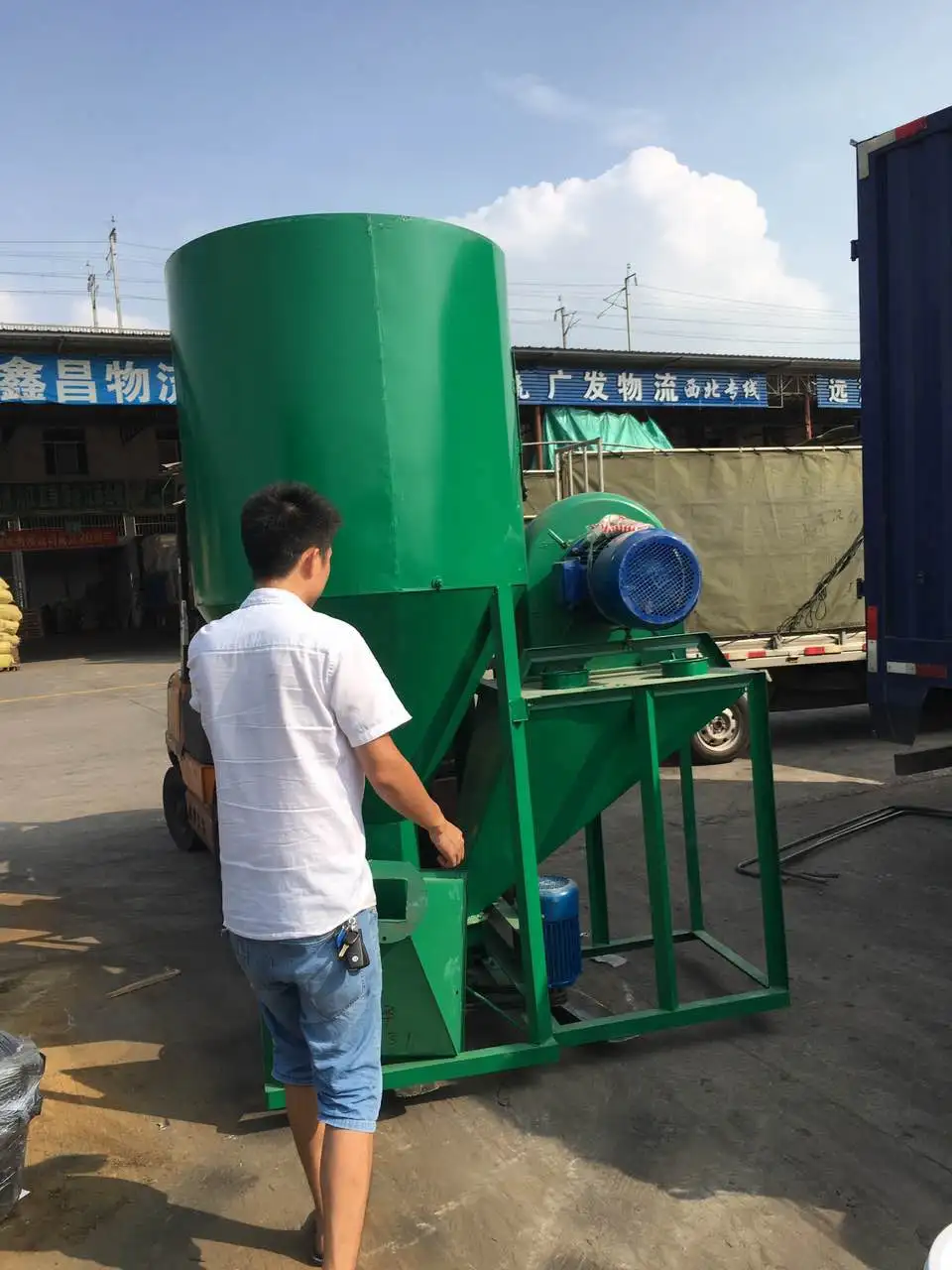 Minglun Animal Chicken Pig Feed Grinder Mixer Machine