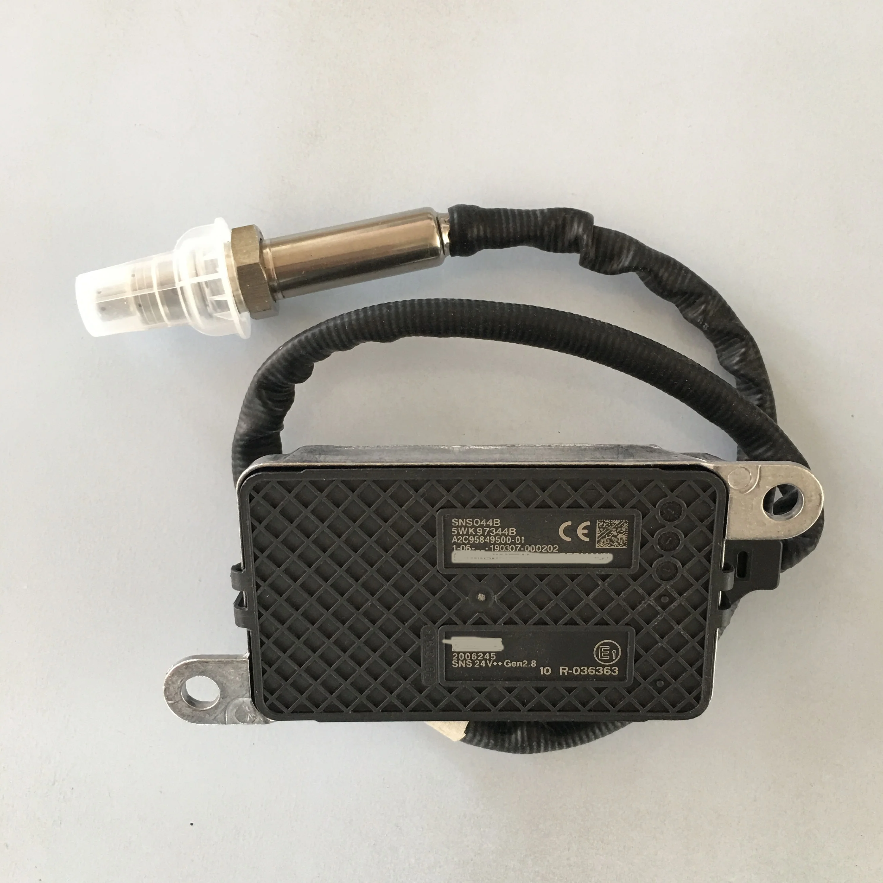 Diesel Engine Parts NOX SENSOR 24V 5WK9 7344B/5WK97344B 2006245 ...