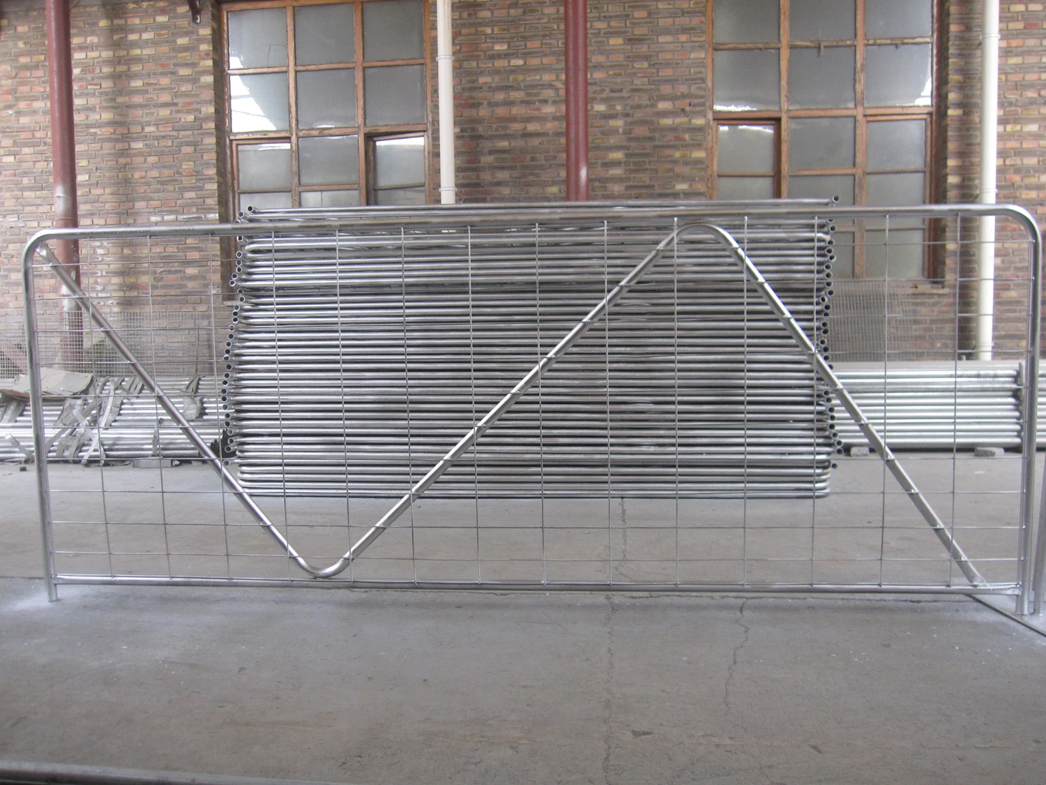 Galvanized Mesh N Stay Gate - Buy Galvanized Farm Gate,Iron Gates For ...