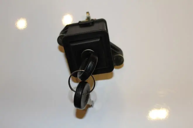 357 827 571e Truck Lock Car Tailgate Lock With Keys Auto Ignition ...