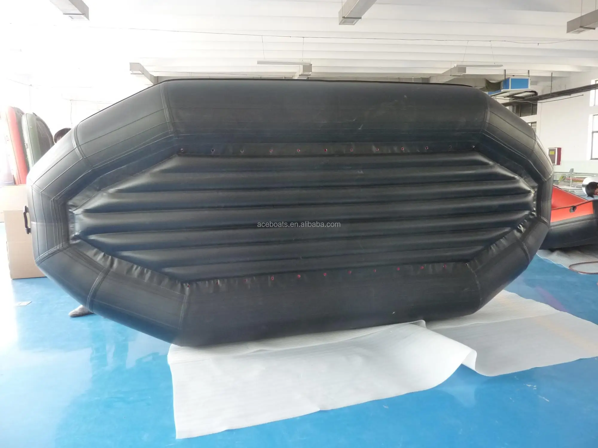 Inflatable River Rafting Boats With Self Draining Floor And Rolling ...
