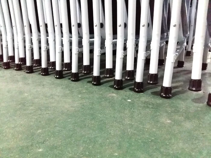 Three Step Safety Ladder with Padded Handrails - Tres Escalones
