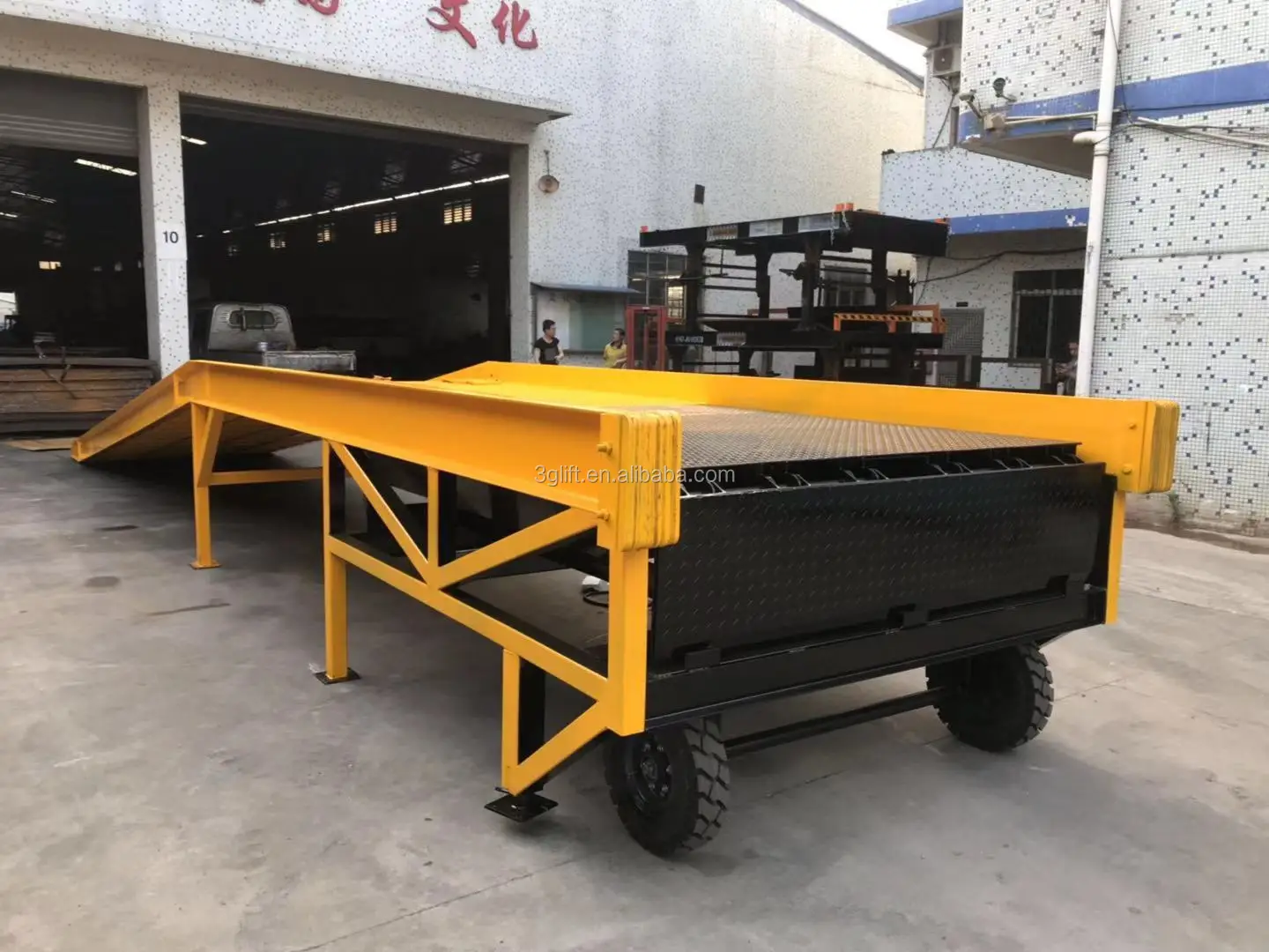 Portable Loading Dock Platform Station Is A Very Heavy-steel Loading ...