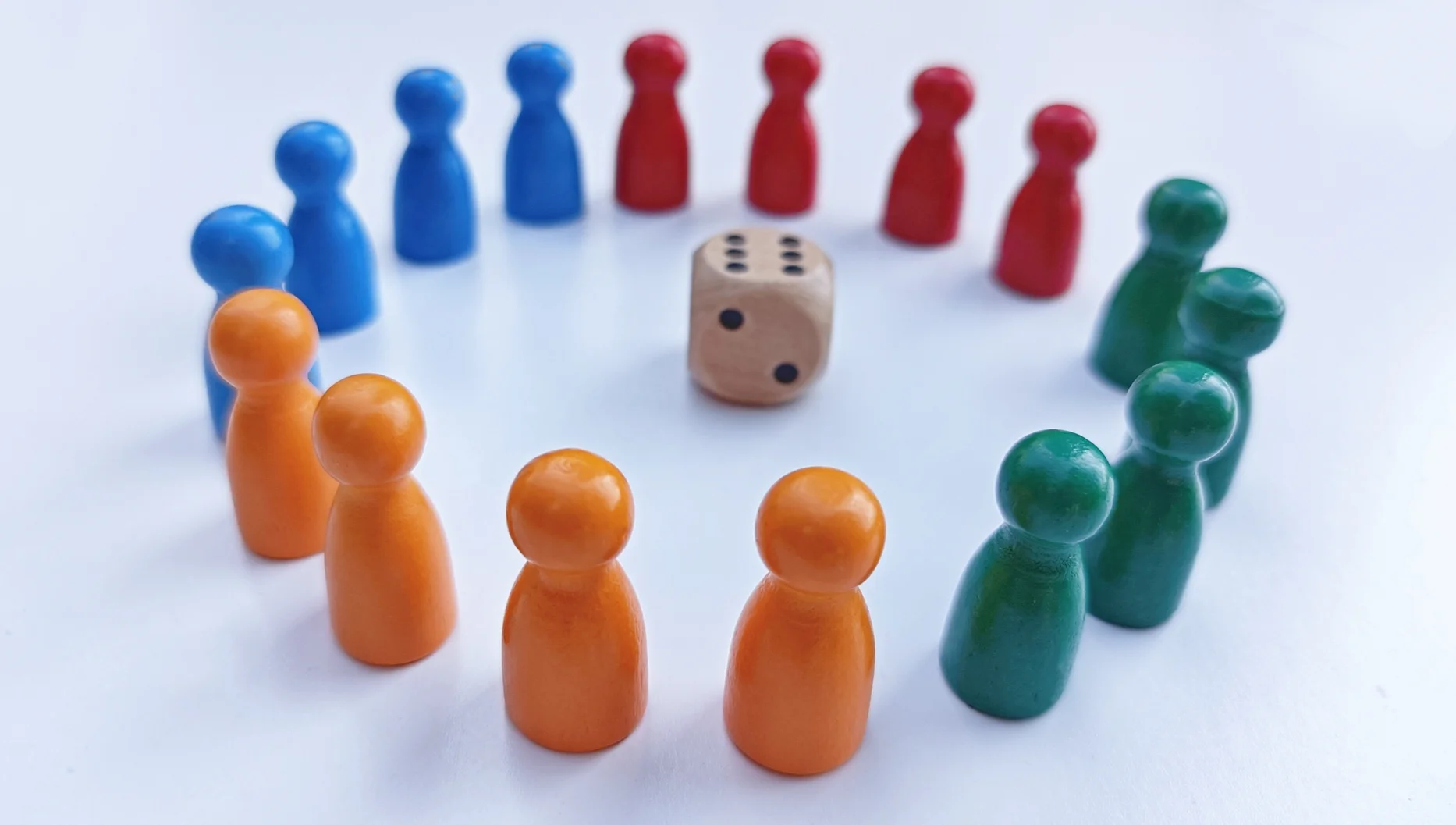 16pcs Wooden Pawns Ludo Game 12*25mm & 1pc Wooden Dice 16mm In Bage ...