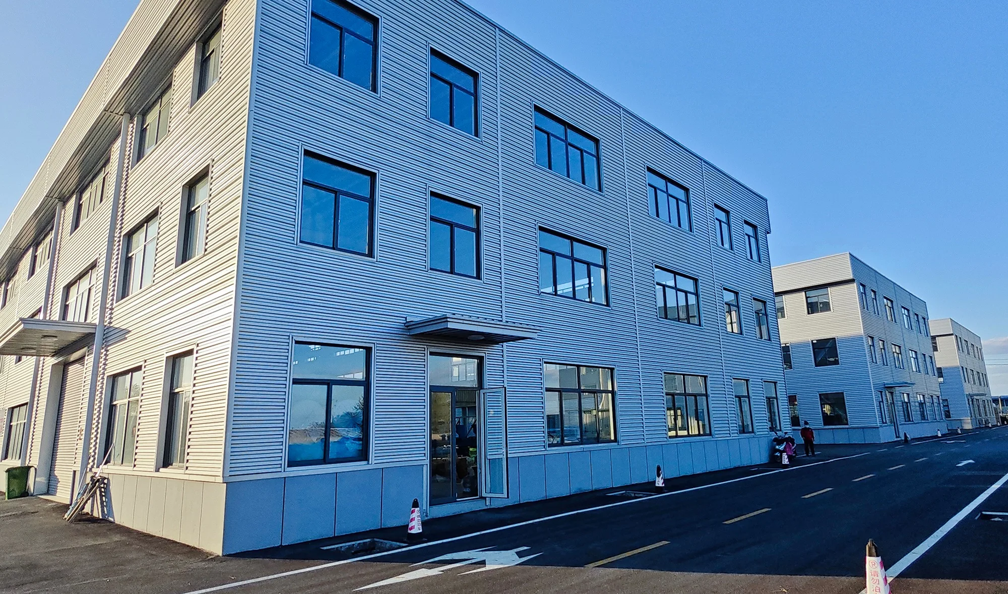 Qingdao Voltor Door Technology Manufacturing Co., Ltd. - Manual rolling ...