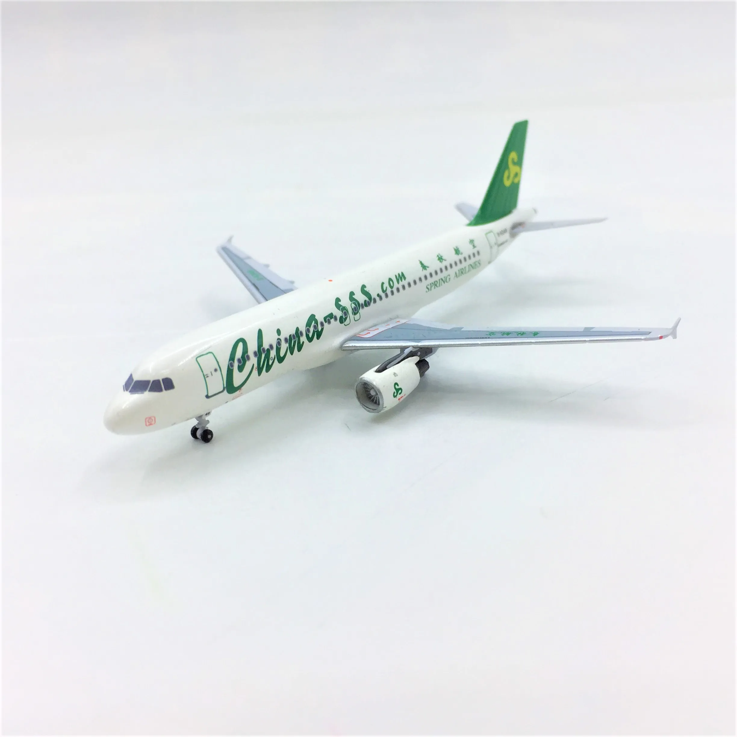 1:400 Scale Model Airplane Airbus A-320 High Detailed Customized Die ...