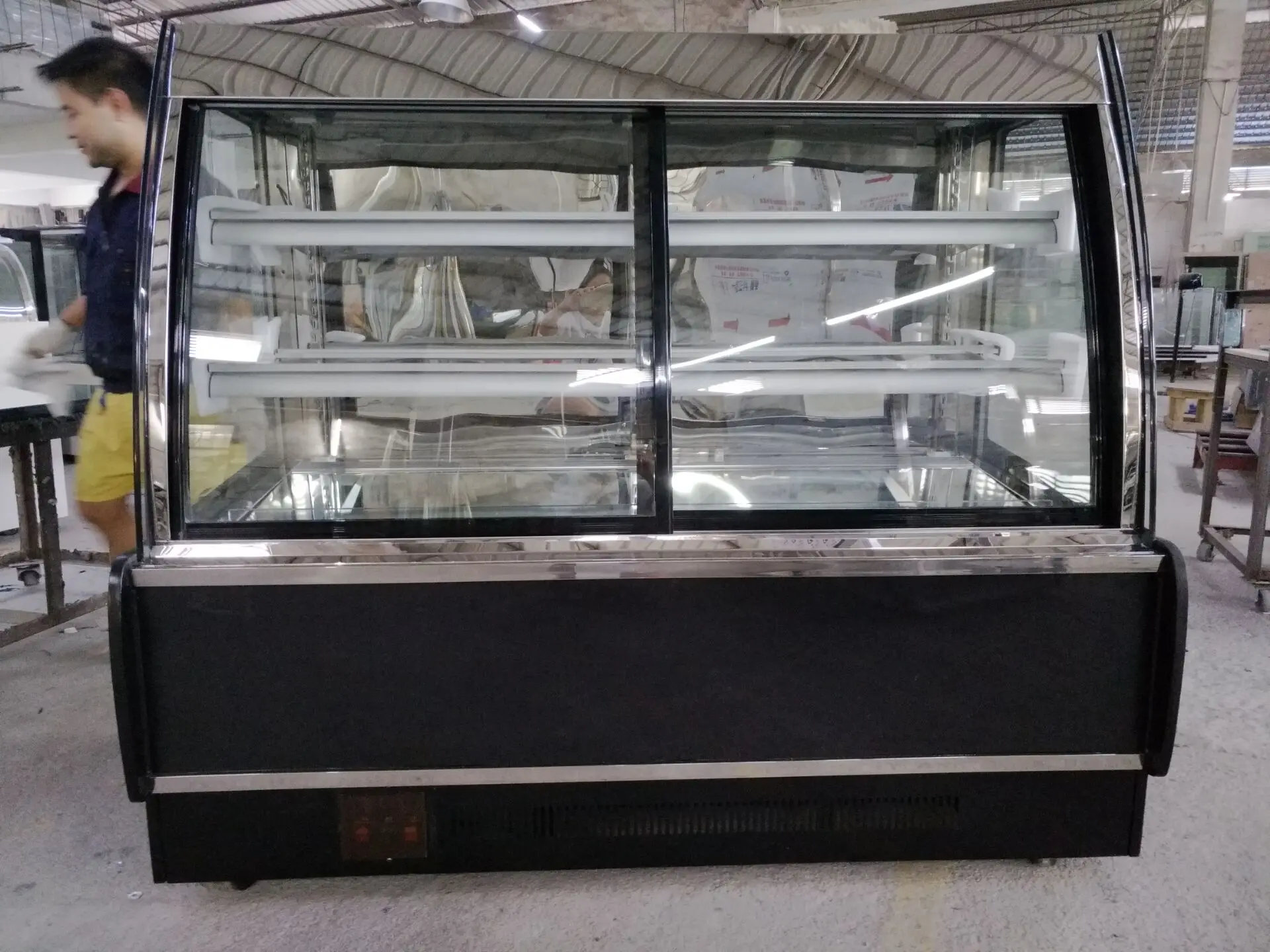 Toko Kelontong Supermarket Bakery Tampilan Kulkas Kabinet Dan Kue Air ...