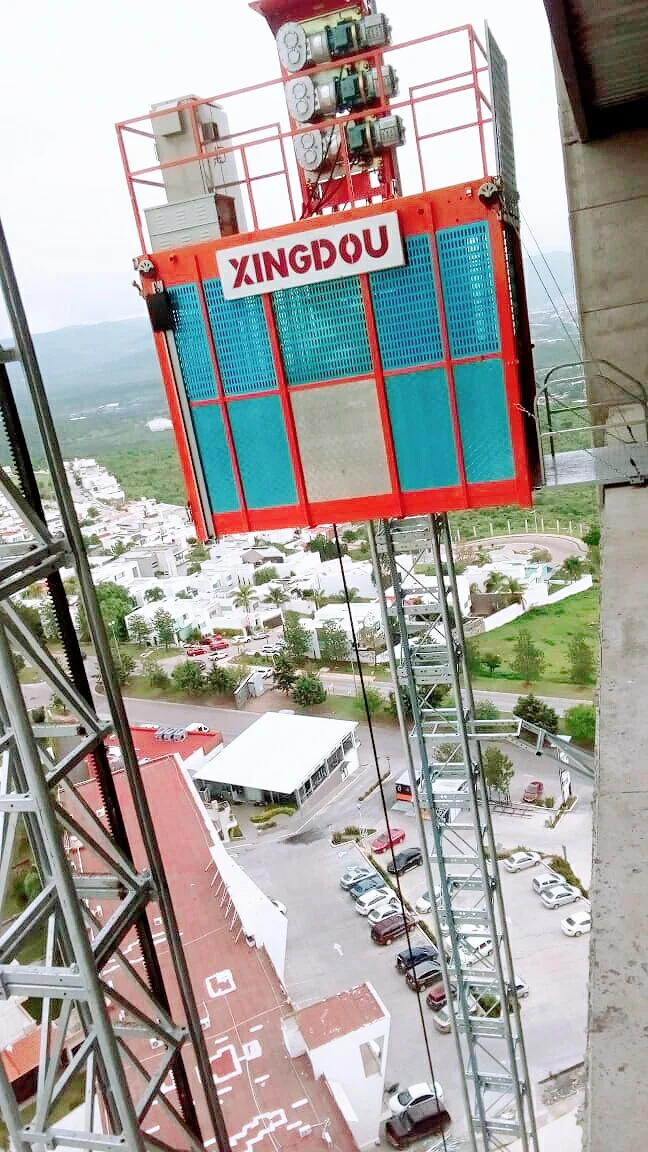 Outdoor SC200 Building Exterior Tower Elevator for Personnel and Cargo