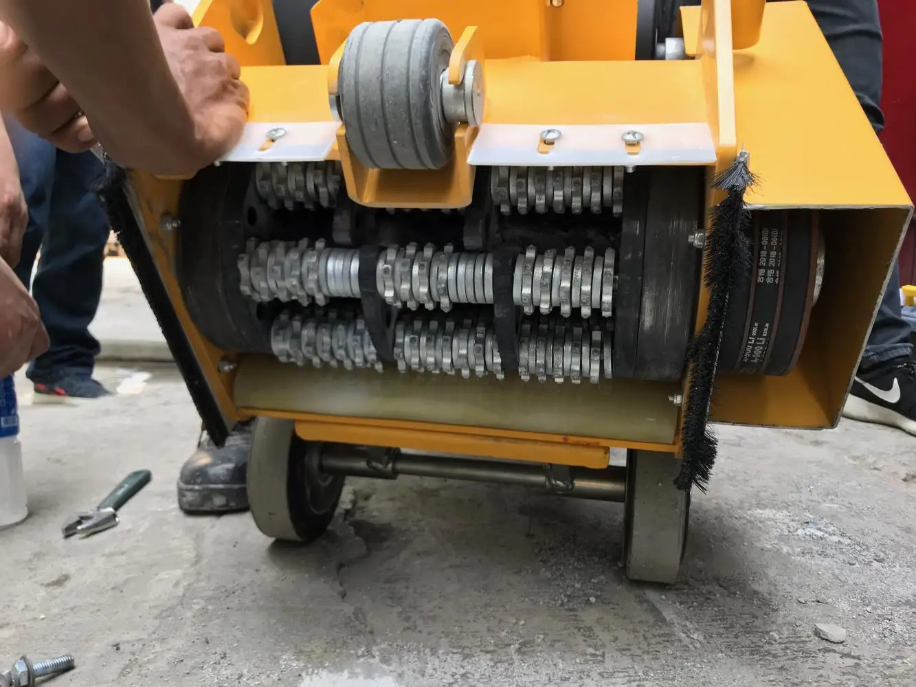 JS250 Floor Scarifier Machine - Efficient Concrete Milling