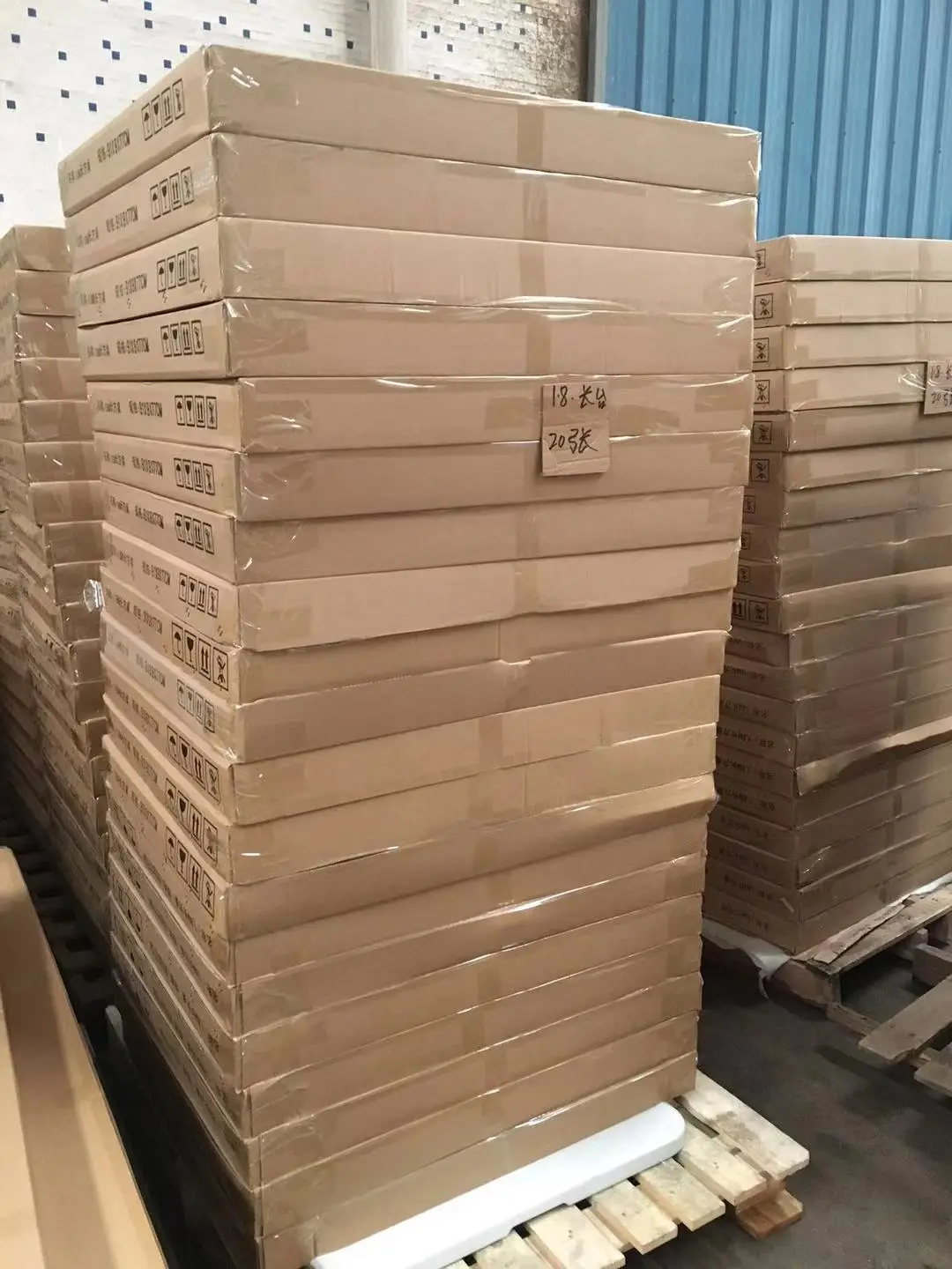 Plastic Folding Tables for Outdoor Weddings & Banquets