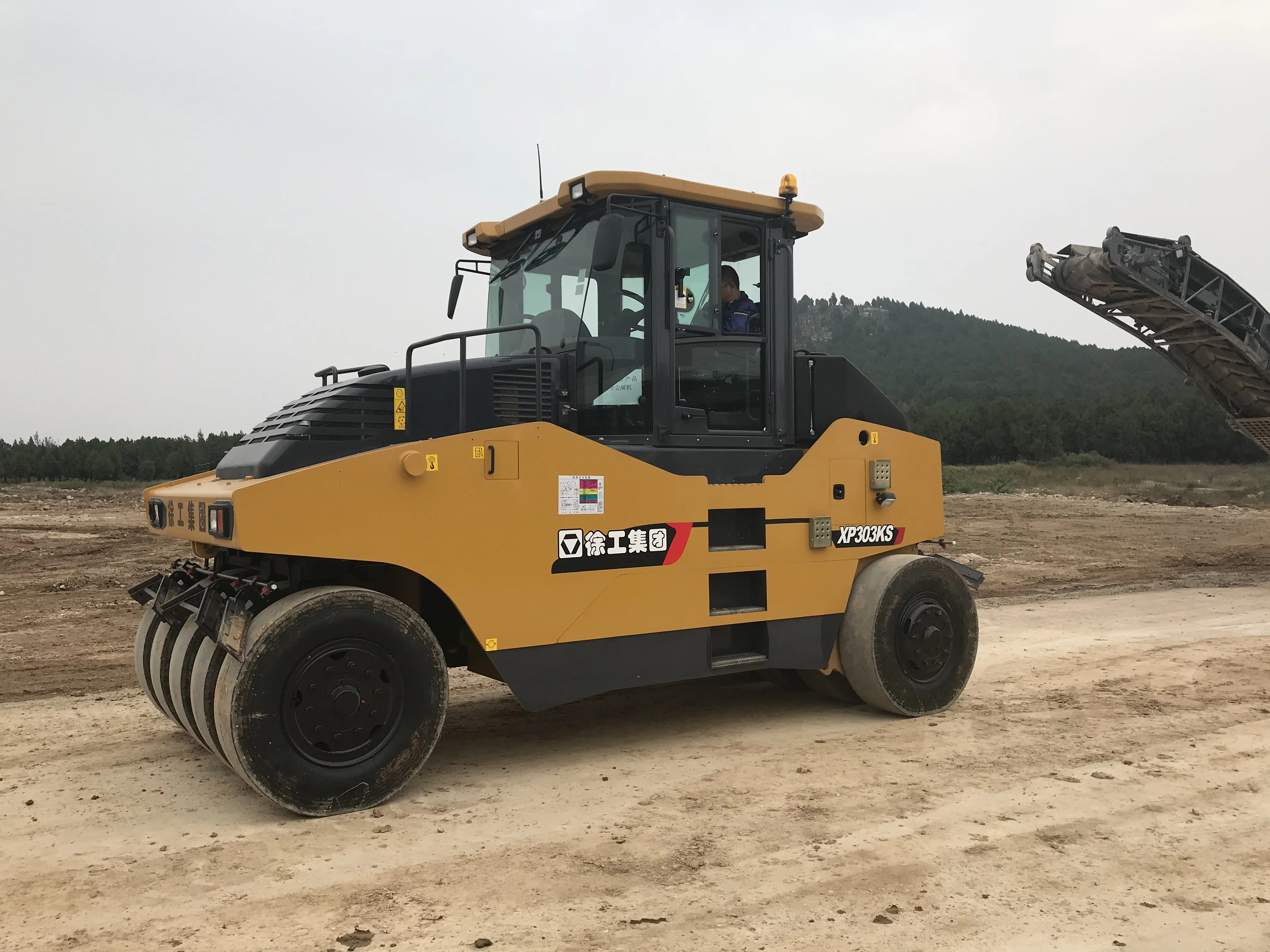 Xcmg 20 Ton Xp203 Pneumatic Vibratory Roller Earth Compactor Machine ...