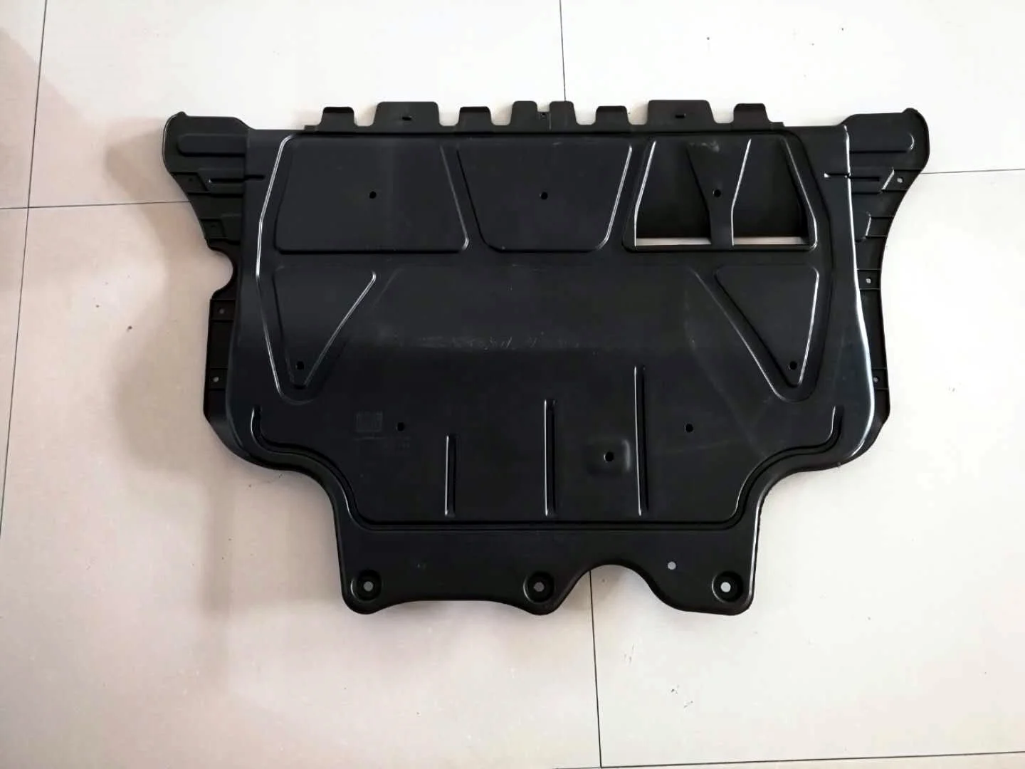 Body Parts for Volkswagen Undercover Shield 5Q0825236Q