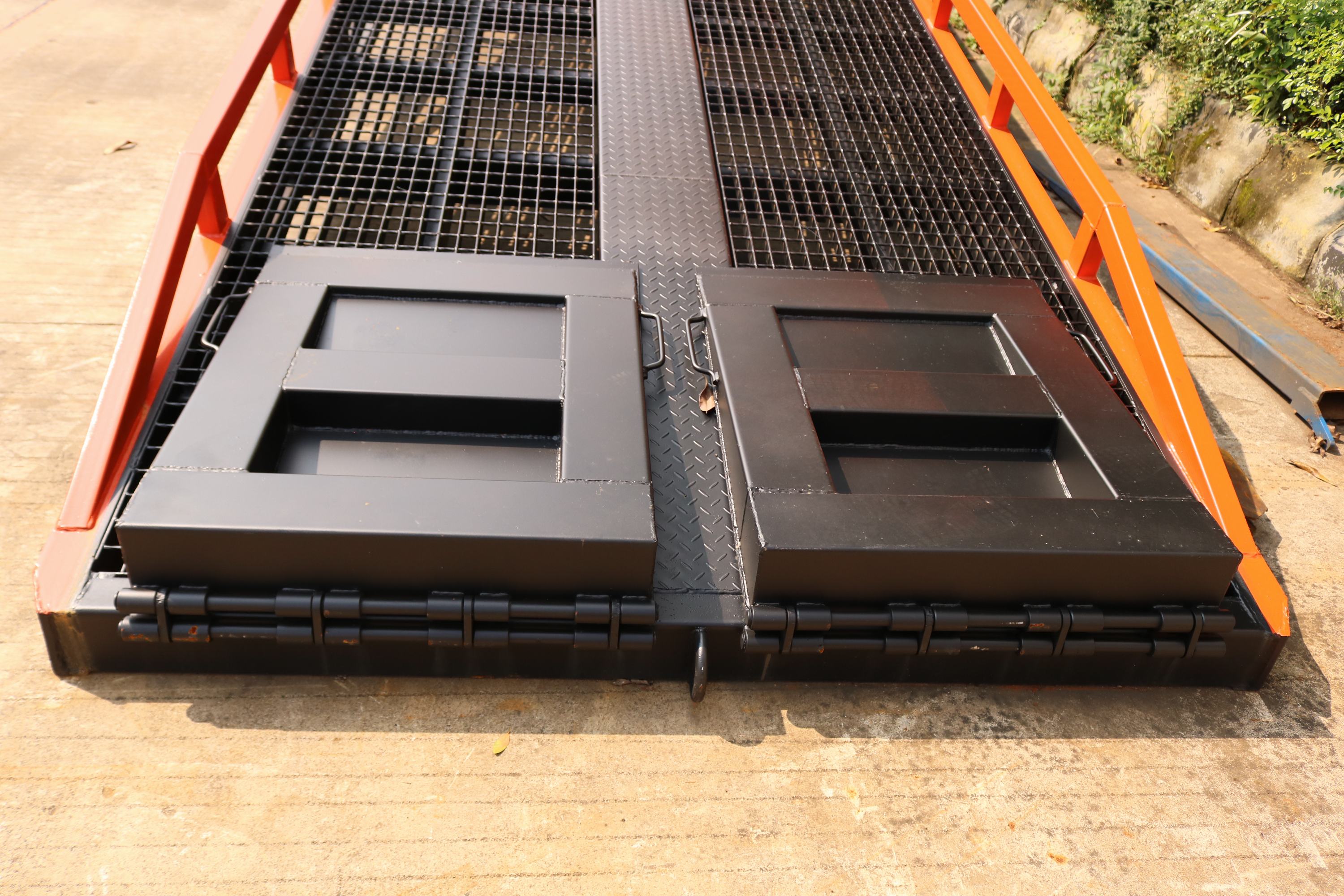 Standard Container Adjustable Hydraulic Mobile Loading Ramp Dock Ramps ...