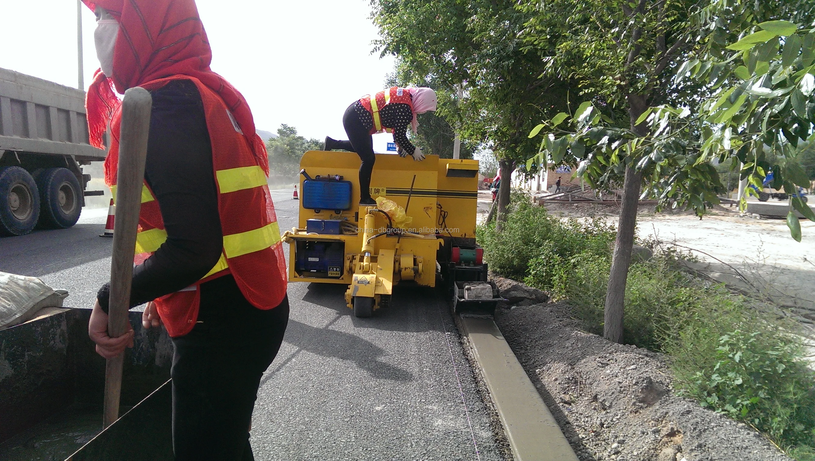 Double Birds Concrete Curb Machine - Durable & Efficient