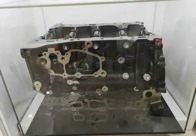 ชิ้นส่วนเครื่องยนต์อัตโนมัติหัวปลั๊กด้านหลัง 06J103113 06B103113C ...