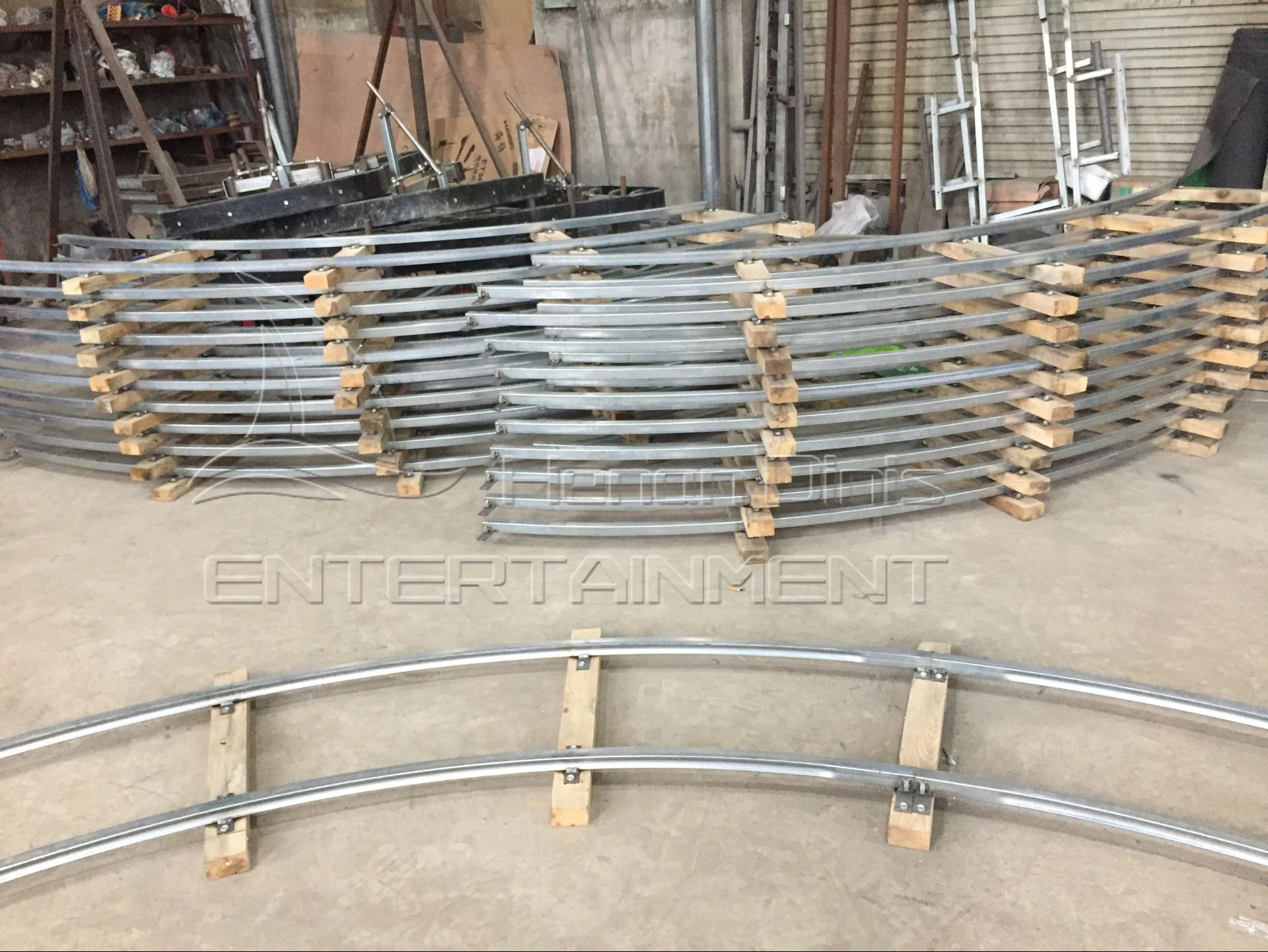 Fiberglass Track Train Christmas Electric Ride on Train