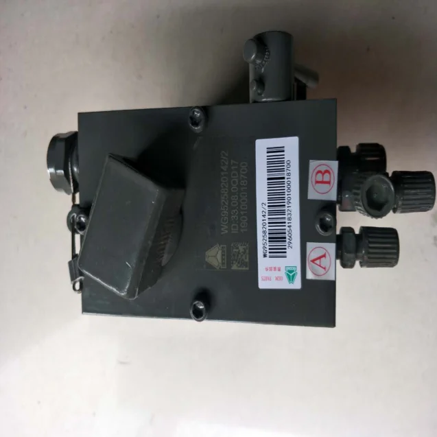 SINOTRUK HOWO Truck Parts - WG9525820142 Cab Lift Pump