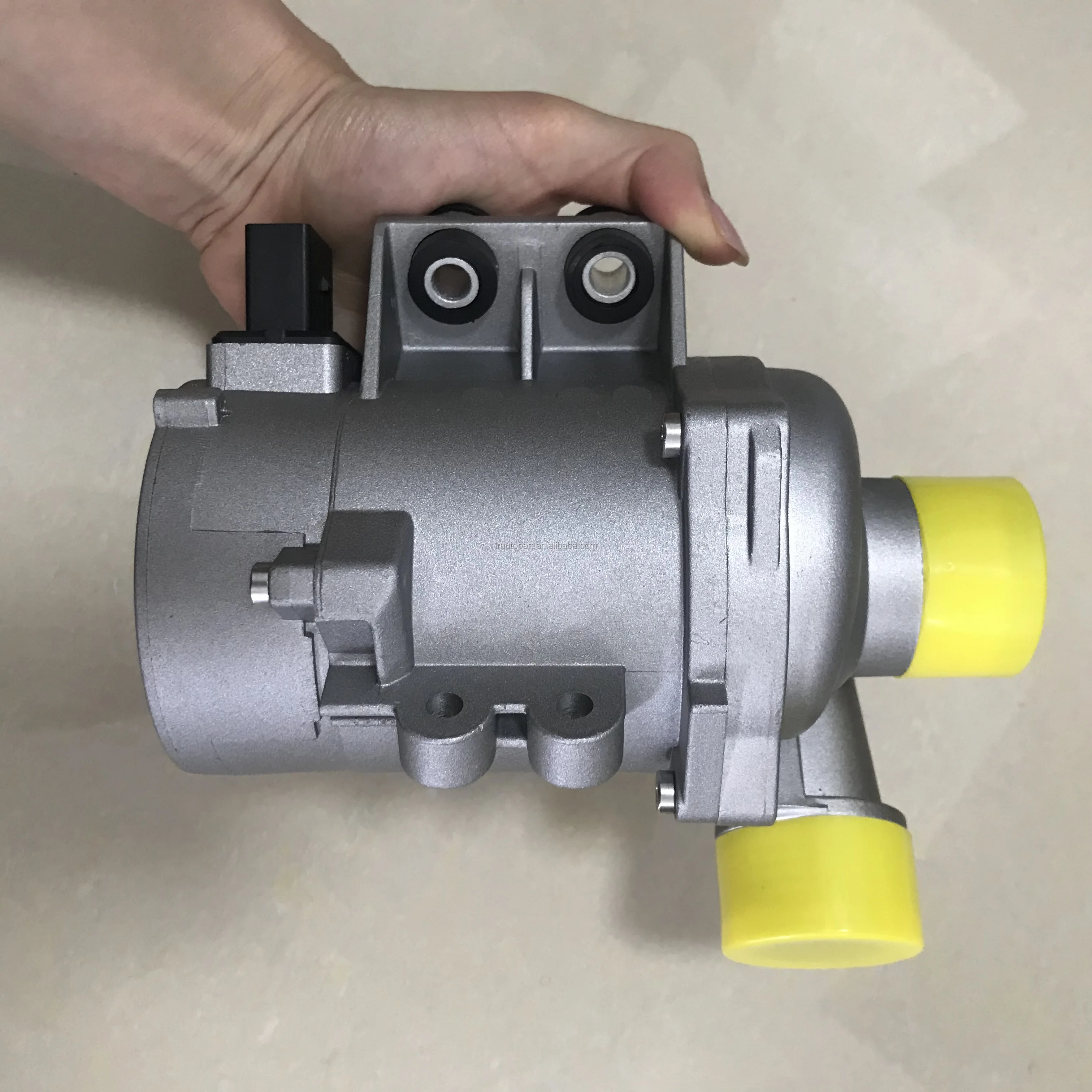 New Electric Engine Water Pump 11517586925 11517546994 7546994 ...