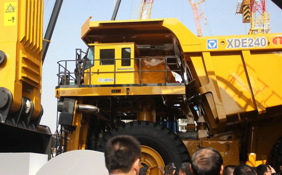 XCMG XDE240 Coal Mining Dump Truck - High Efficiency & Durability