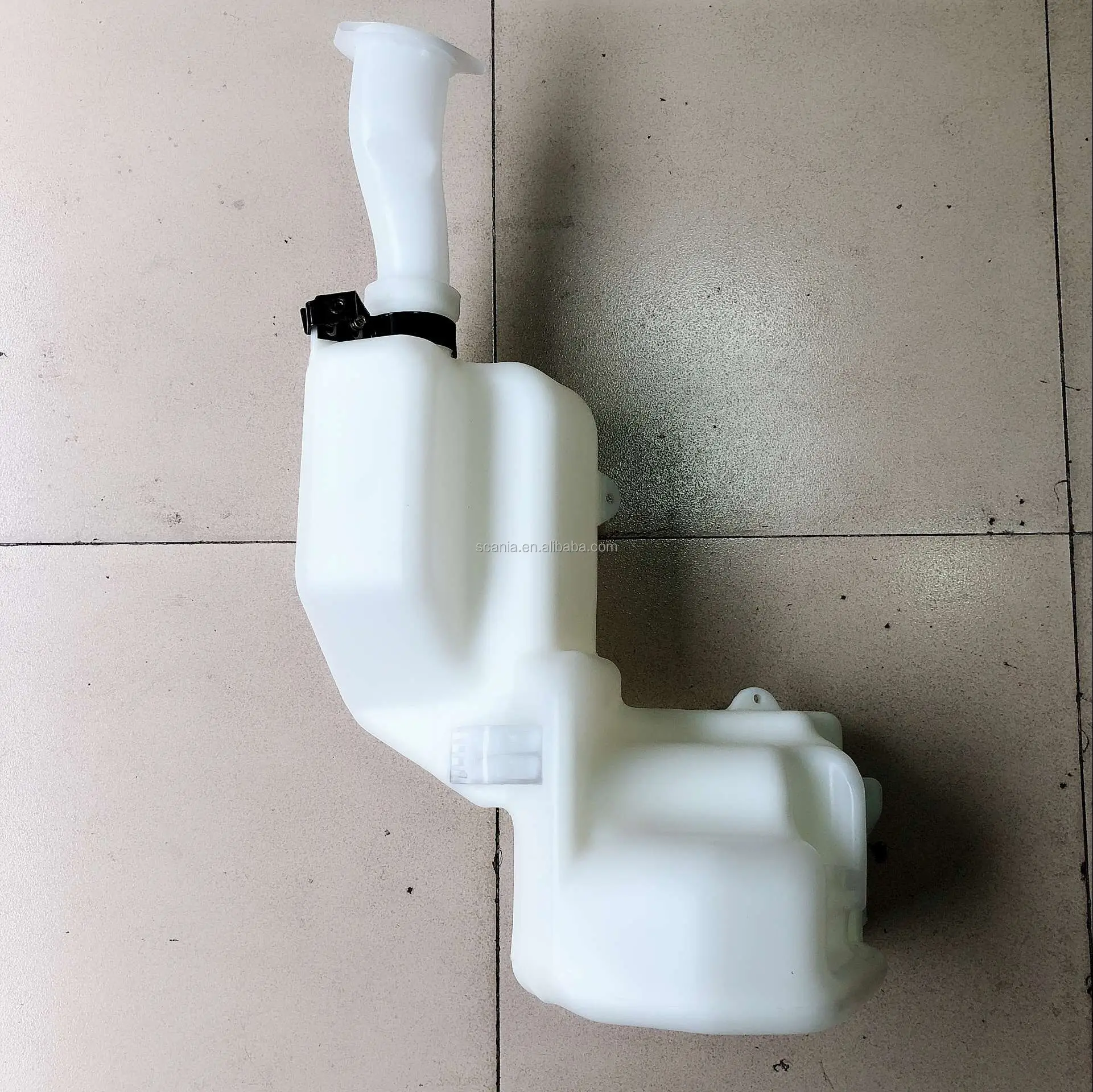 รถบรรทุกอะไหล่ไฟฟ้าน้ำถังน้ำพลาสติกถังสำหรับ Volvo 20360593 20382656 ...