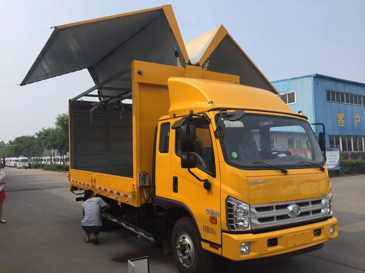 Wing Opening Truck Body,Wing Open Box Van Cargo Body - Buy Wing Open ...