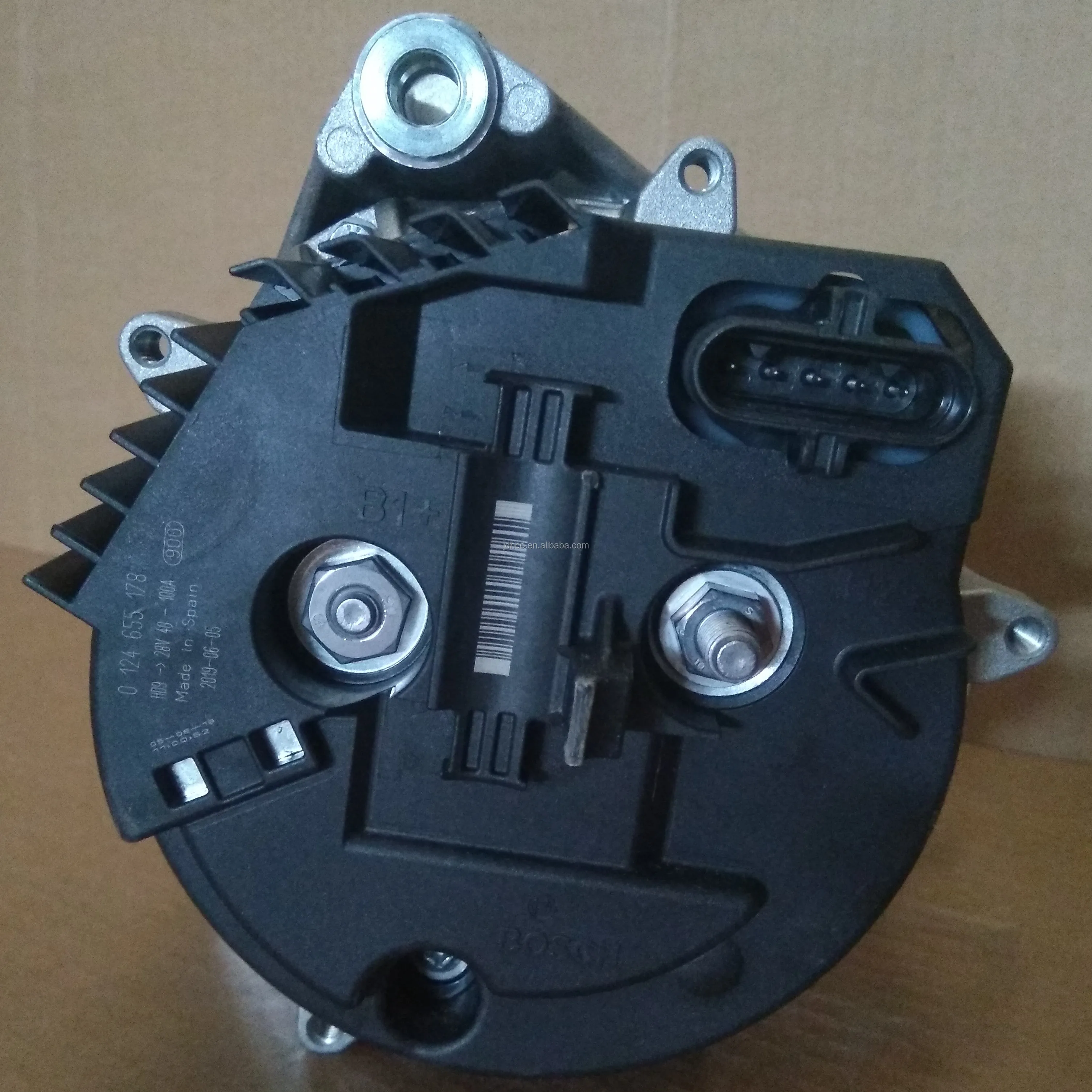 BOSCH 24V 100A用0126655097 0124655178 A0141545402 A 013 154 792メルセデスベンツ ...