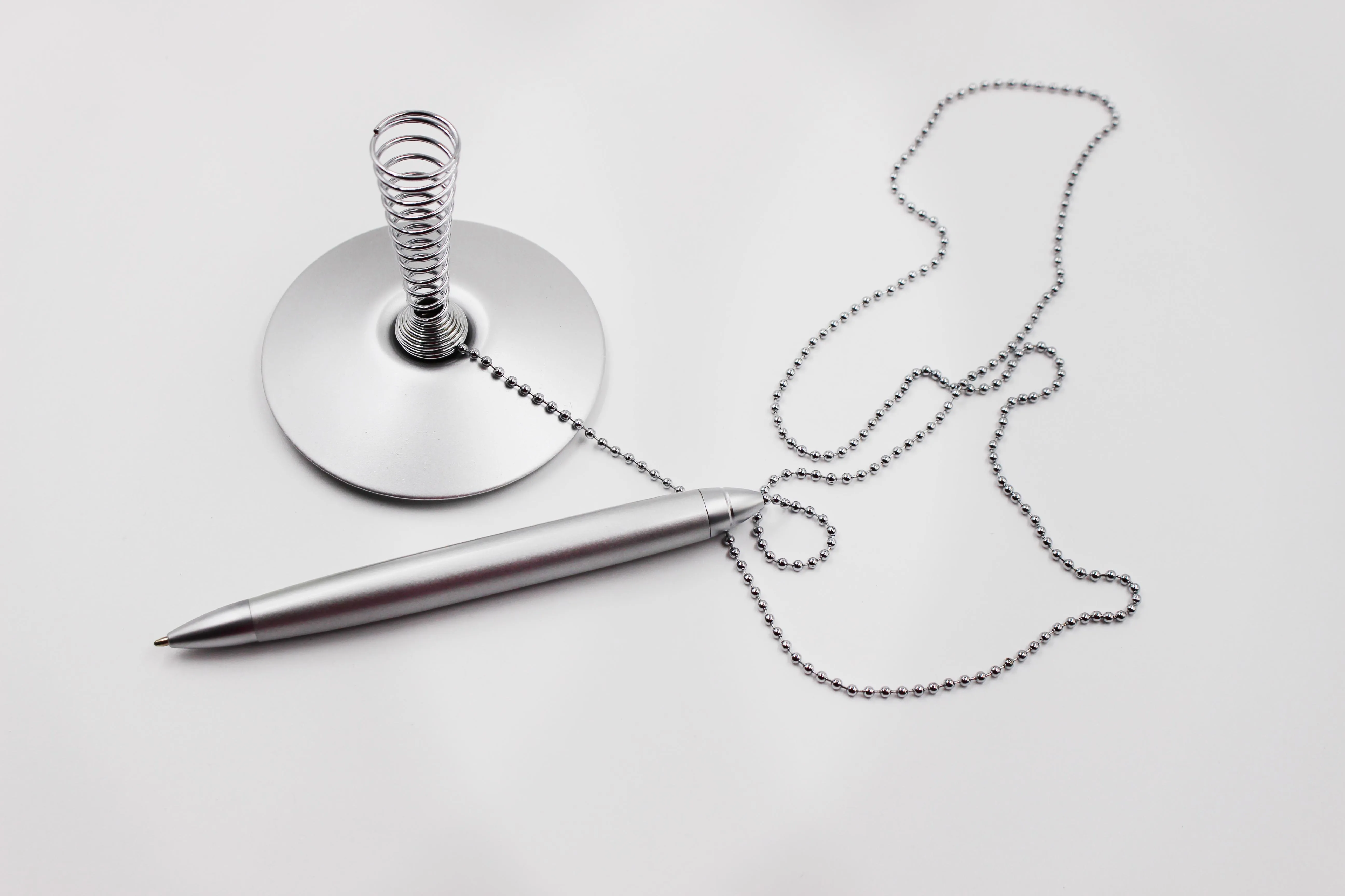 Metal Desk Pen Bead Chain Ballpoint Pens With Metal Circular Base Pens ...