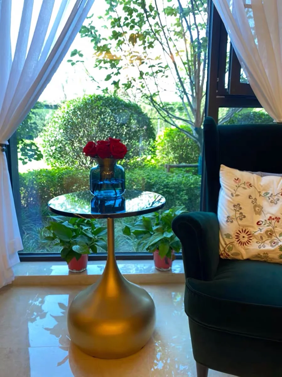 Luxury Living Room - Hotel Lobby Round Side Table