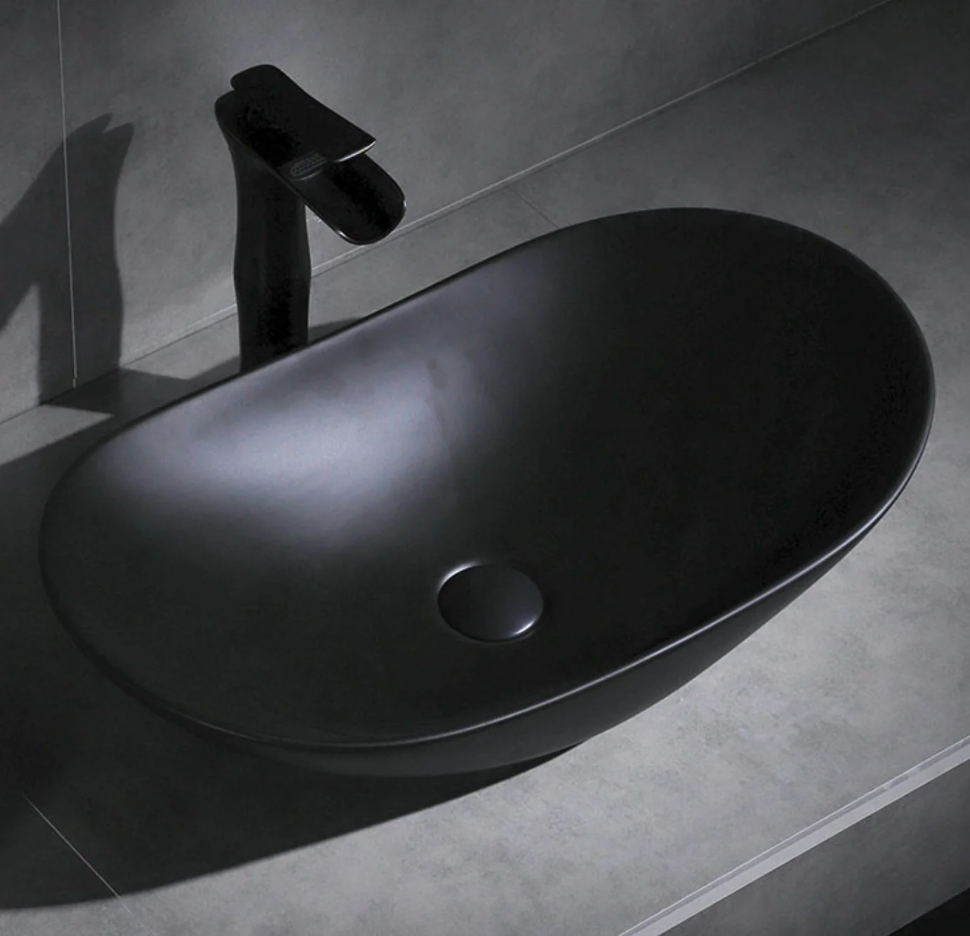 Royalkatie Ceramic Lobby Sink - Luxury Gold Black Basin