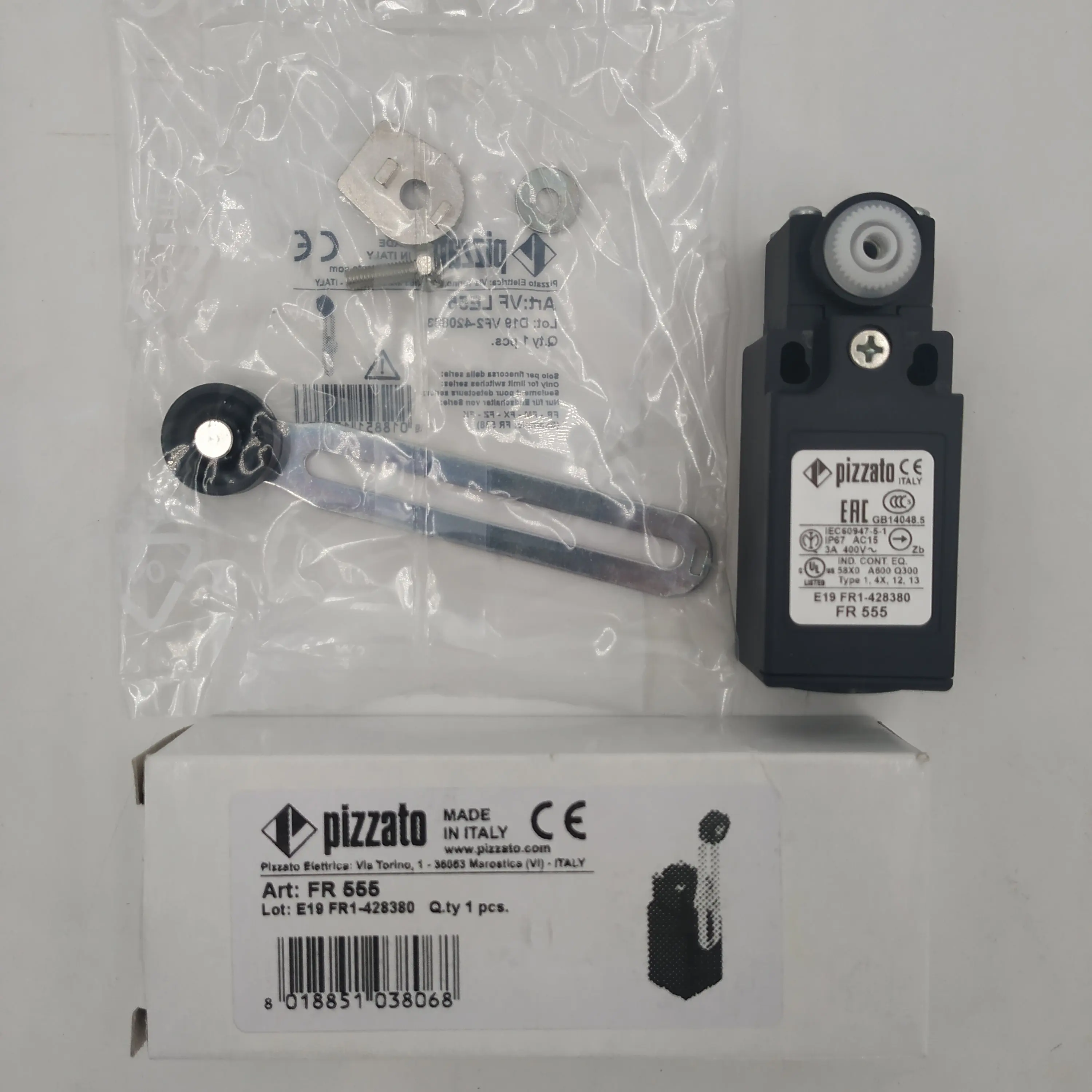 Pizzato Limit Switch - Reliable Safety Switch FR 555